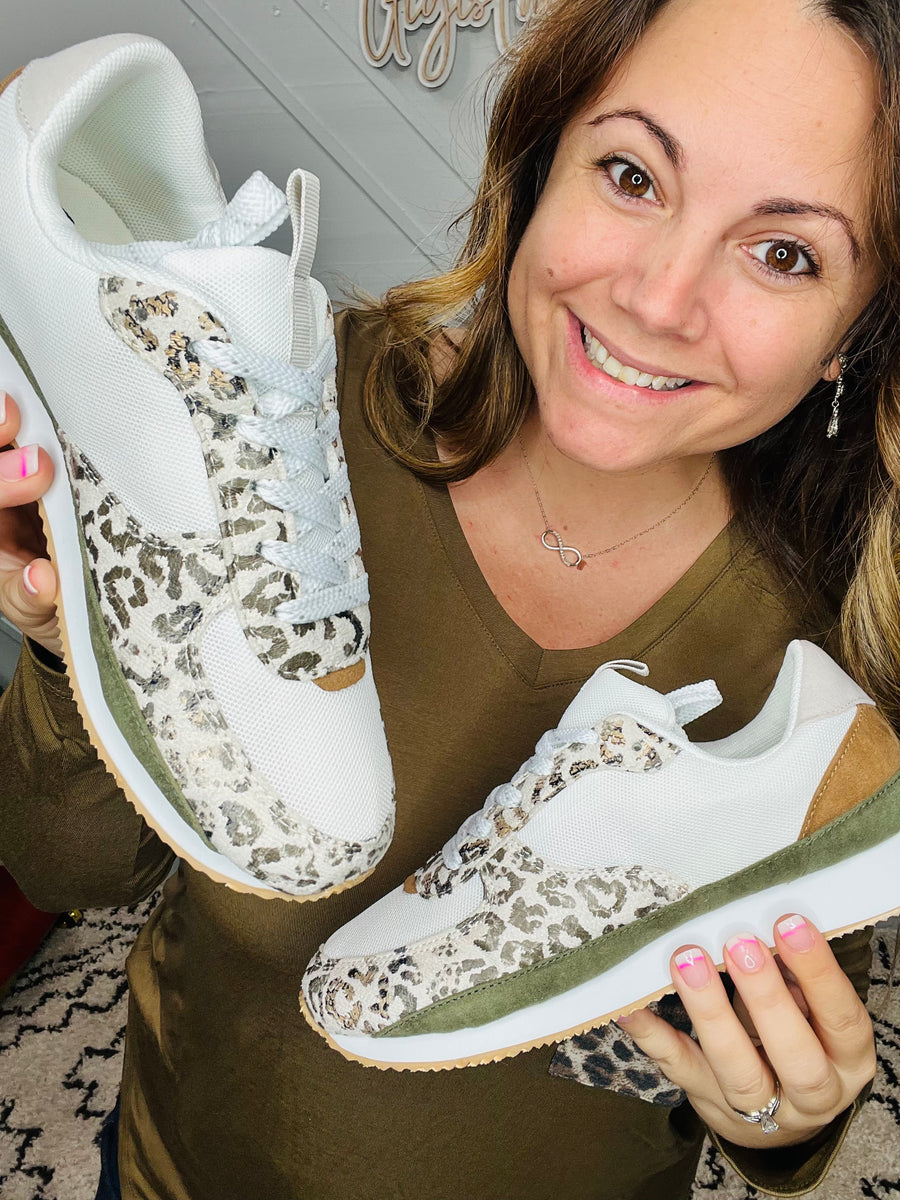 Very G Runner Cream Leo – GiGi's Emporium